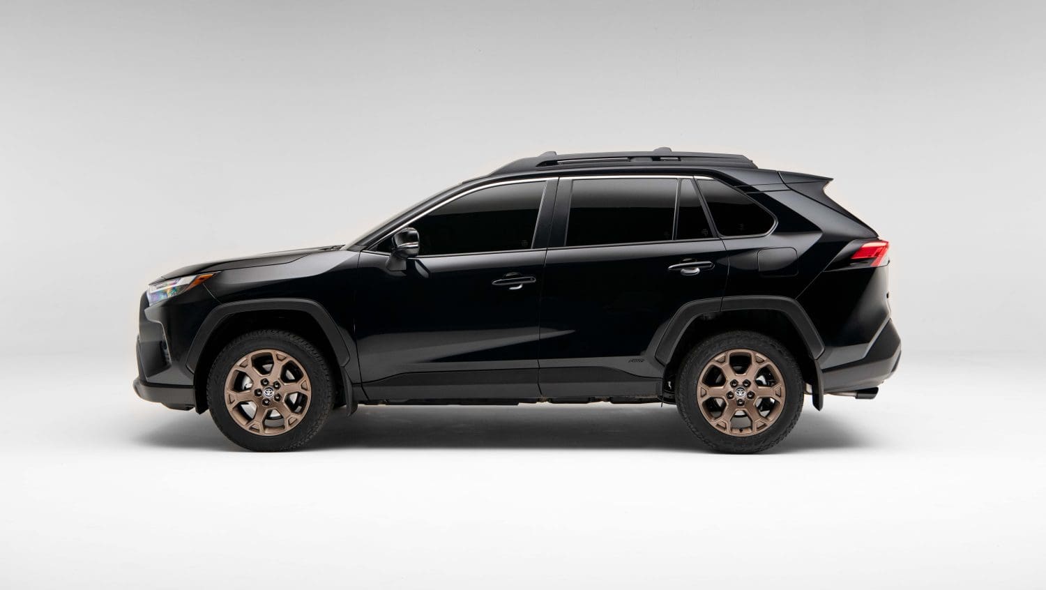 Toyota RAV4 Hybrid 2023 Woodland Edition is offroad ready - Expedition ...