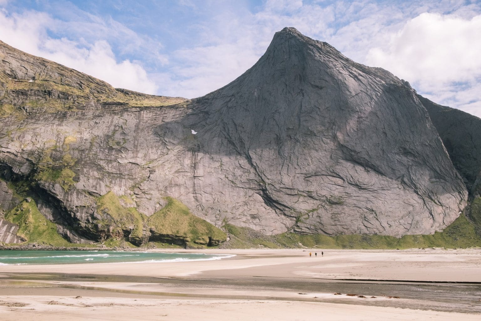 Destinations :: Bunes Beach, Lofoten, Norway - Expedition Portal
