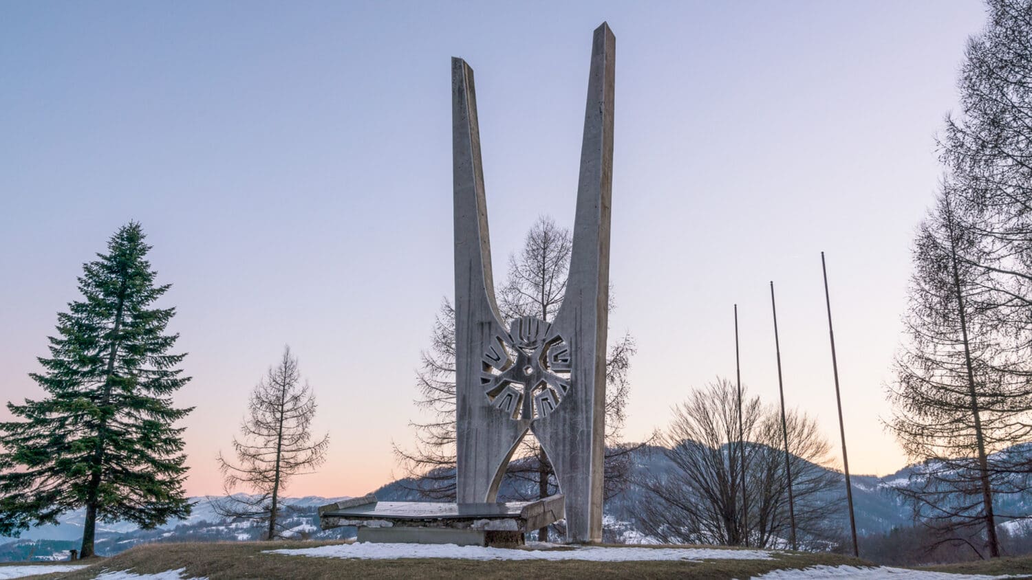 Spomeniks :: An Overland Quest Through the Balkans