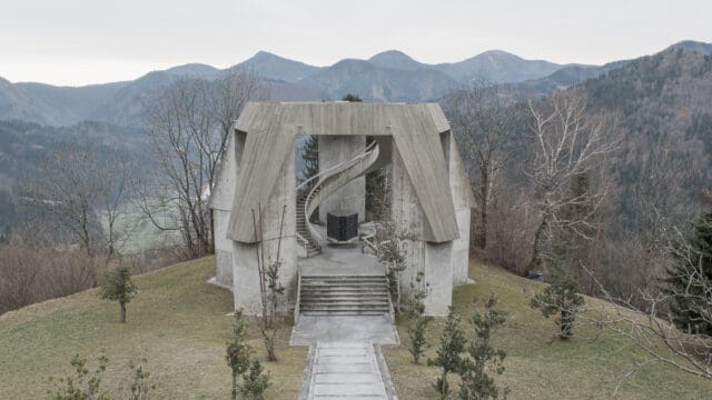 Spomeniks :: An Overland Quest Through the Balkans