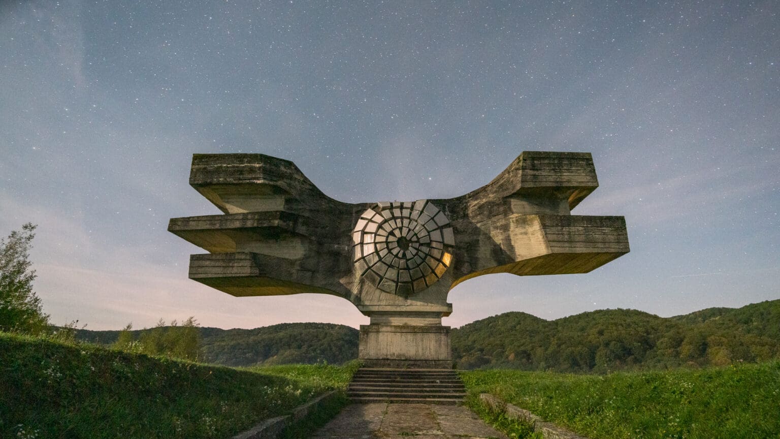Spomeniks :: An Overland Quest Through the Balkans