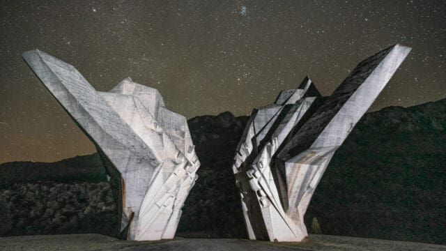 Spomeniks :: An Overland Quest Through the Balkans