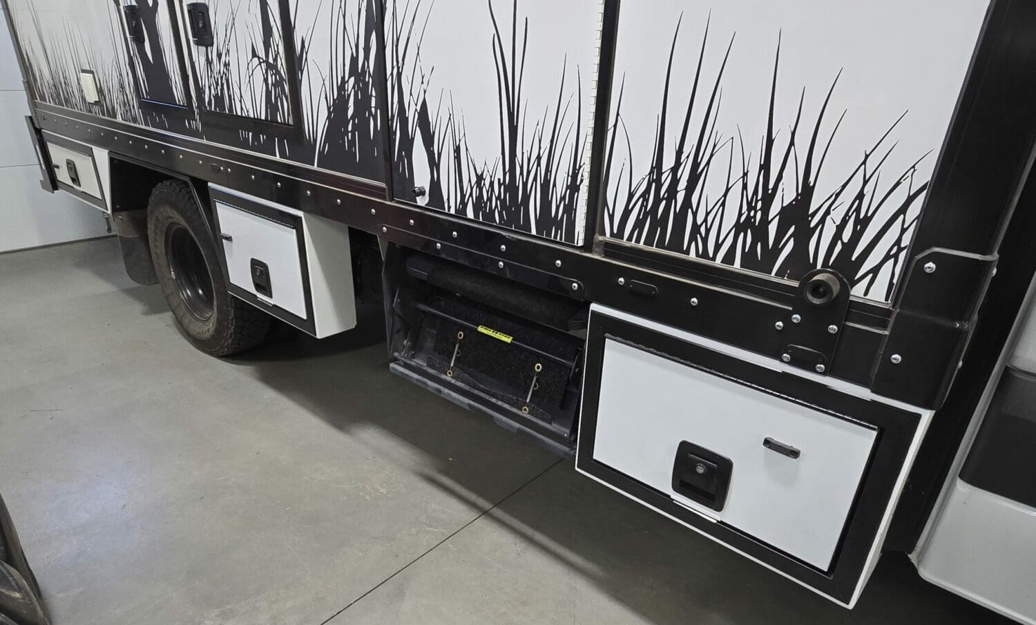 2014 Mercedes Sprinter Cab Chassis w/ OEV Explorer Vehicles Composite ...