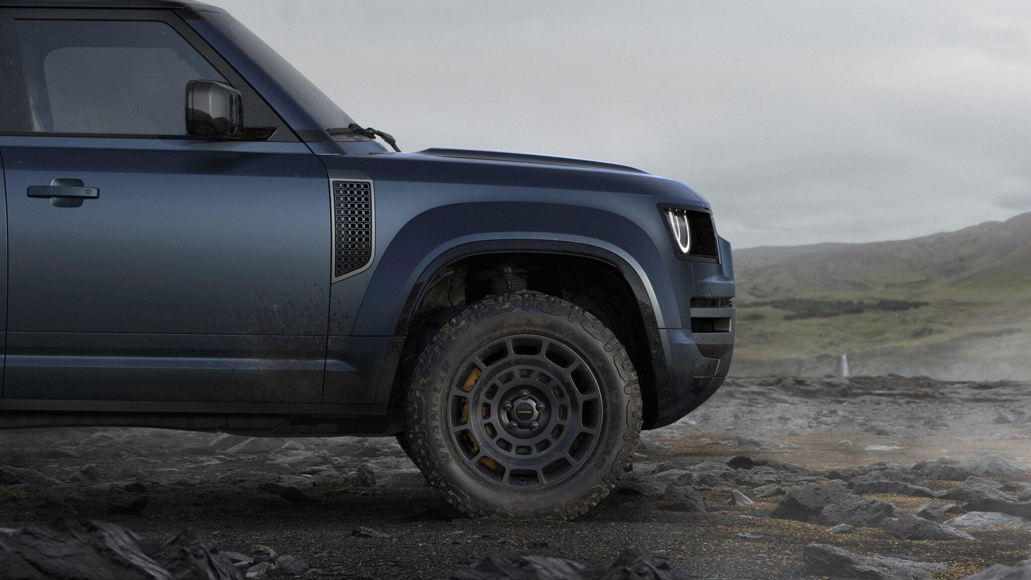 Land Rover Classic Defender V8 Now Available with Defender Octa Color ...